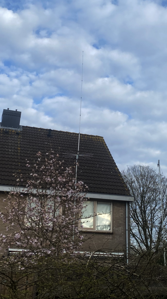 Raise the 11m band mast upcoming Saturday – 19AT119 – ALFA TANGO